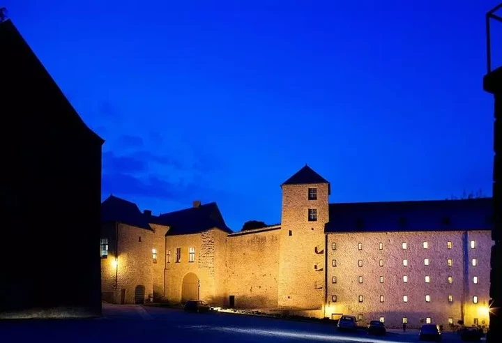 Hôtel Hôtel Le Château Fort De Sedan - Sedan