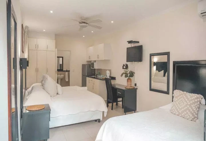 Pension  Beside Still Waters Boutique - Umhlanga