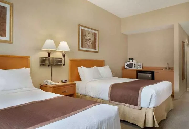 Hotel Ramada By Wyndham Nanaimo - Nanaimo