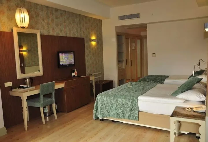 Port Side Resort   All Inclusive - Side