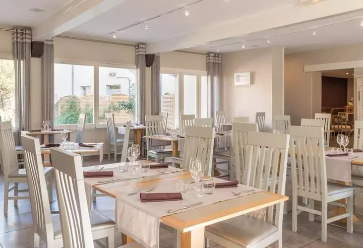 Hôtel Le Réverbère La Cuisinerie L Hôtellerie - Vic-en-Bigorre