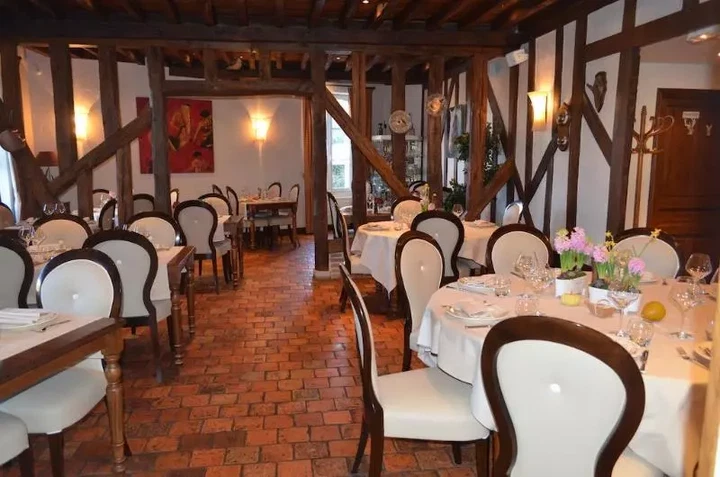 Hôtel Logis Hôtel Auberge Du Cheval Blanc - Chaumont-sur-Tharonne