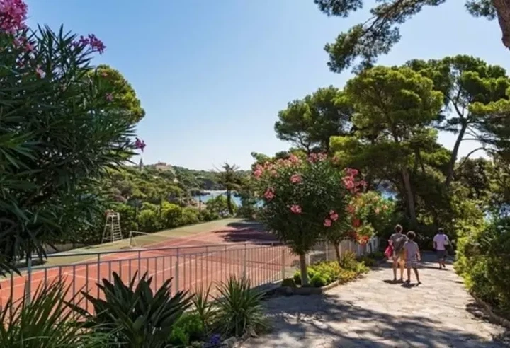 Hôtel Hôtel Le Provençal Rénové En 2025 Bord De Mer - Hyères