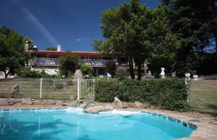 Hôtel Logis Hôtel La Chaumière - Cholet