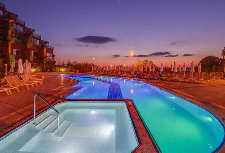 Ramada Hotel & Suites By Wyndham Kusadasi - Kuşadası