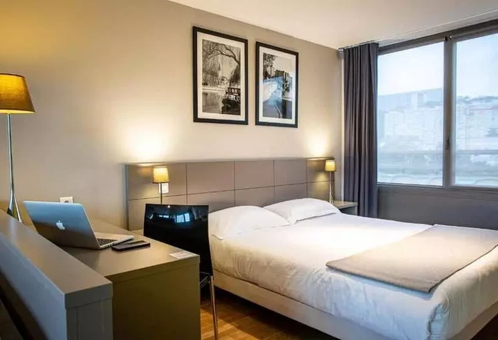 Hôtel Adonis Lyon Dock Ouest - Lyon