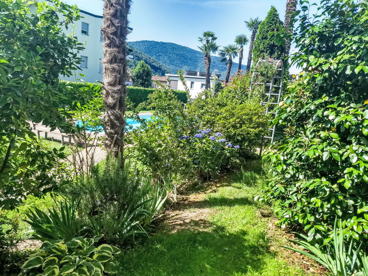 2 Zimmer Gartenwohnung Mit Pool - Switzerland