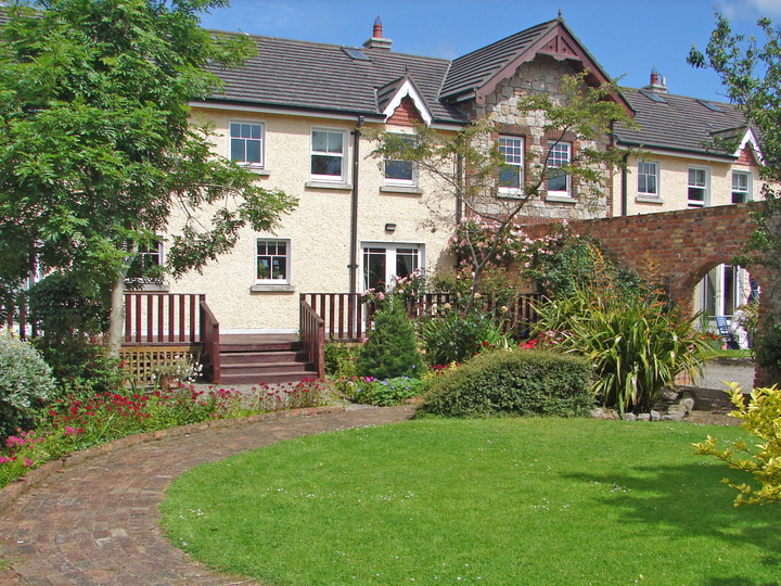 Courtyard Hc No 8 - Ireland