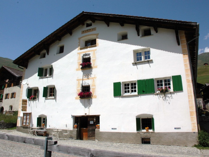 Ferienwohnungen Im Schloss, (Nufenen), - Vals