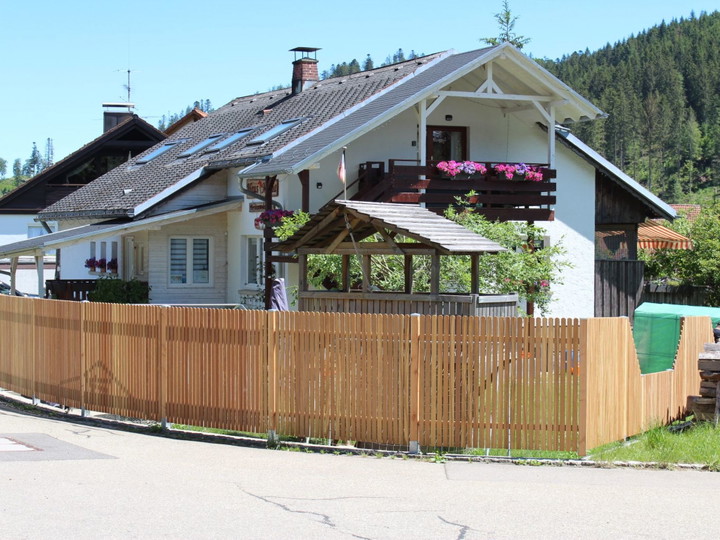 Haus Maria Hochschwarzwald, Garten Umzäunt, Wald - St. Blasien