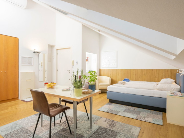 <B>helles Ferienstudio Im Dachgeschoss Für Pärchenurlaub - Wien