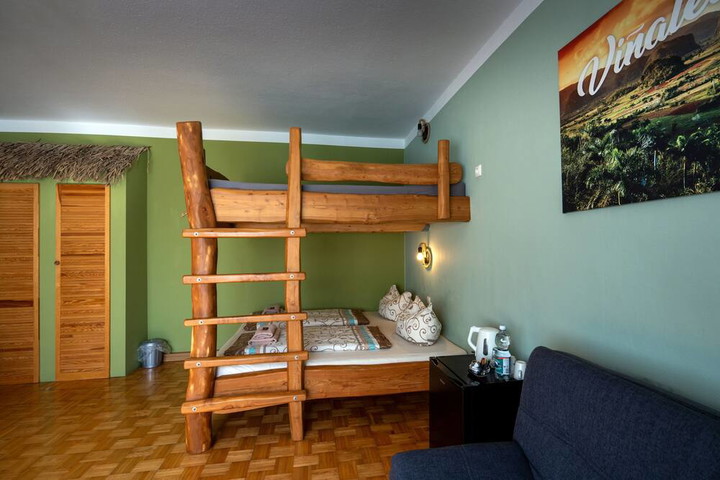 Shared Room For Up To 5 People - Pension Cubana - Rothenburg