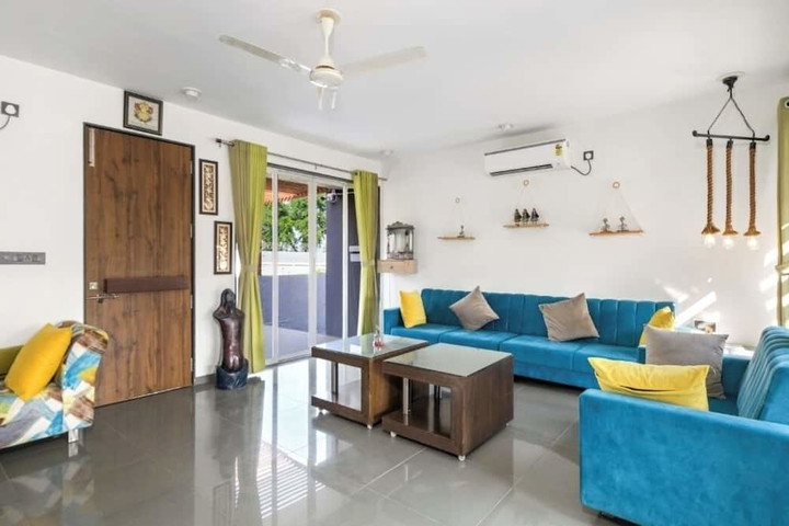 A Beautiful & Green Farmhouse With A Private Swimming Pool & Garden . - Gujarat