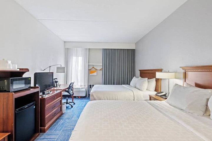 4 Family-friendly Rooms W/ Breakfast & Indoor Pool Near Lehigh Valley Zoo - Allentown, PA