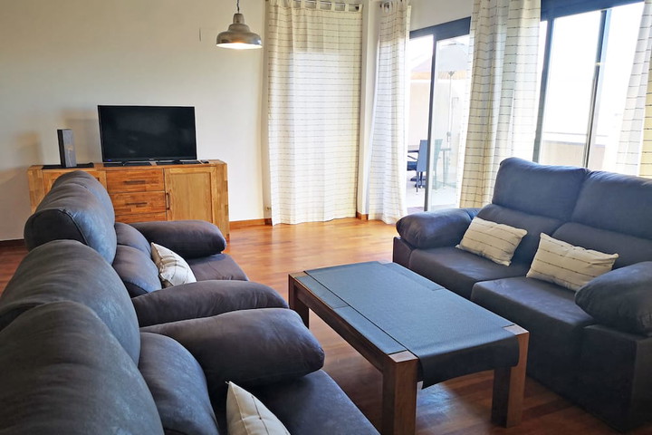 House In Granada With Views And Bus And Commercial Services. - Nevada