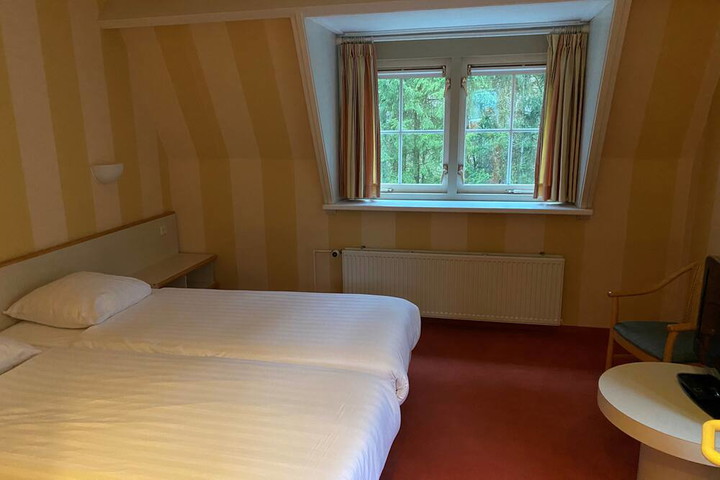 Comfortable Getaway With On-site Dining, Free Parking, And A Quiet Escape - Leusden