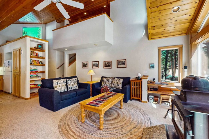 Dog-friendly Cabin With Pool & Hot Tub - Near Hiking & Skiing - Donner Lake, CA