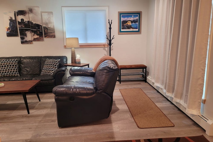 Cozy Centrally Located Two-bedroom Home. Pet Friendly! - Fairbanks, AK