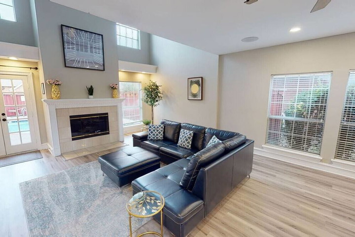 Luxury 5 Bedroom, 3.5 Bathroom Pool Hot Tub - Allen, TX