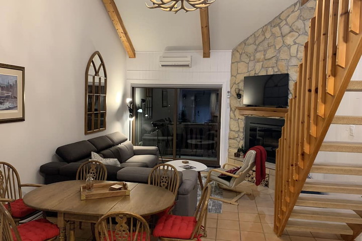 Breathtaking Lake And Mountain View 2 Bdrm Condo - Quebec