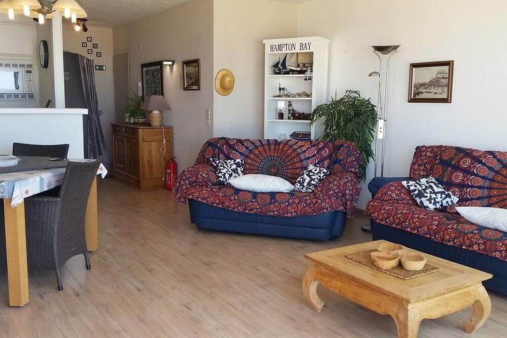 Appartement Face à La Mer Avec Terrasse Balcon , Très Lumineux Avec Garage - La Panne
