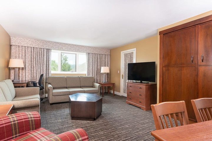 Spacious Ski-in Suite | Sleeps 6 - Jamaica, VT
