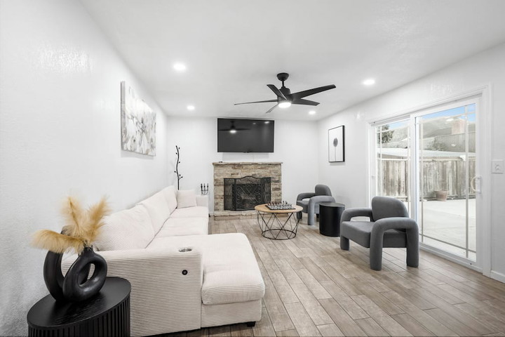 Modern Mountain View Home - Lompoc, CA