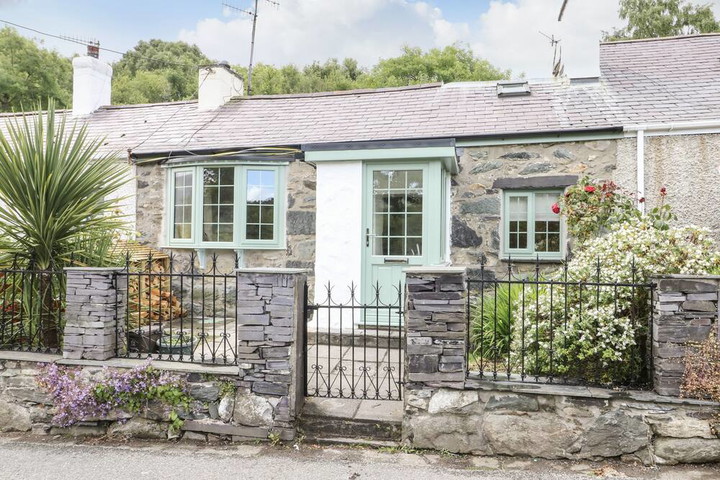 Y Bwthyn Bach, Pet Friendly, Character Holiday Cottage In Tregarth - Bangor
