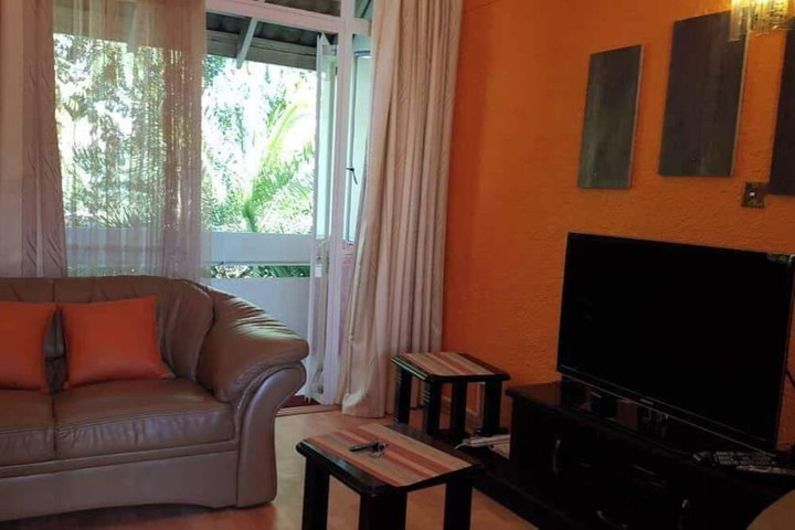 1 Bed Flat - Sleeps 2 - Parking - Wifi - Harare