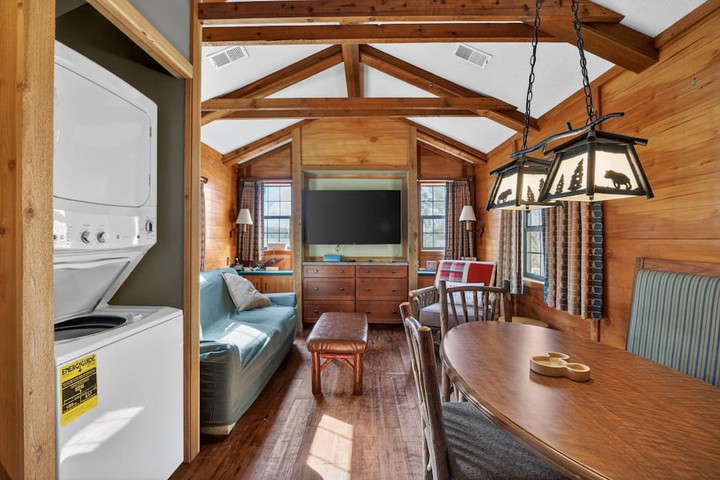 Big Oak Cabin · Private Campground + Dog Park - Jacksonville, FL