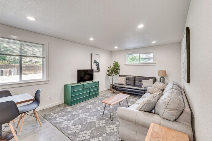 Grants Pass Retreat Across From Riverside Park! - Grants Pass, OR