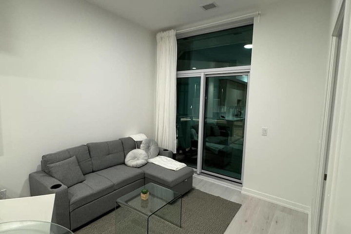 Brand New, Move-in Ready Space. Prime Location: Oakville - Oakville