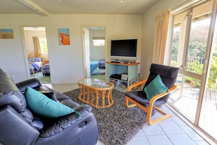 Davinas - Beach-front Holiday Apartment - Mangōnui