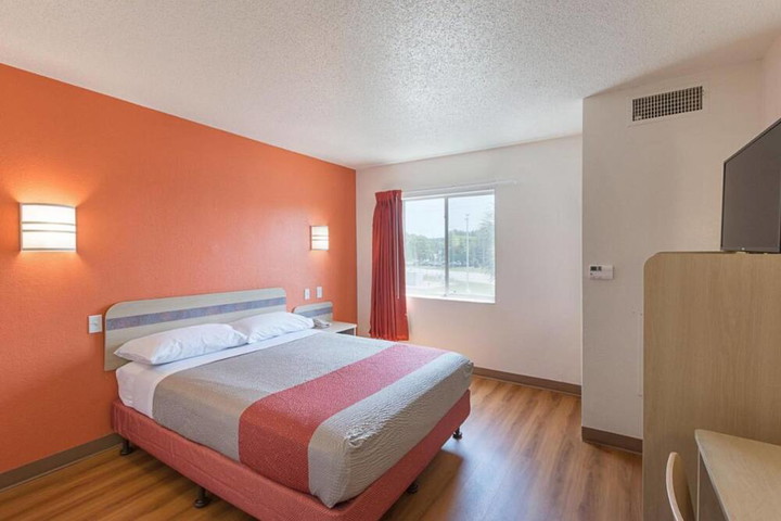 1 Queen Bed | Mini Fridge, Non-smoking - Columbia, SC