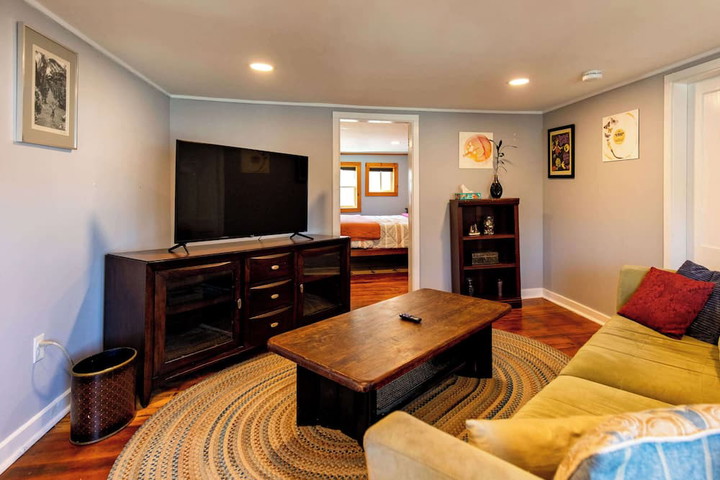 Private Renovated Apt W/ Washer/dryer Near Dwntwn! - Burlington, VT