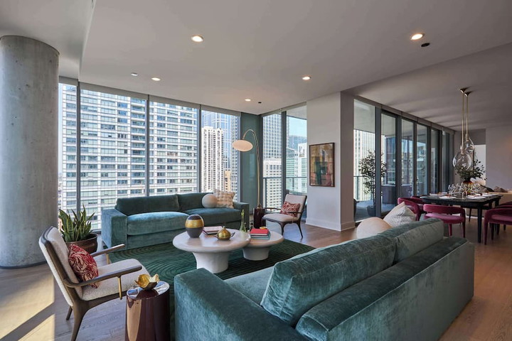 Luxury Ph: Panoramic Views + Prime Location - Chicago, IL