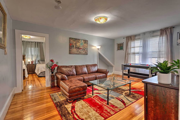 Lovely Stoughton Getaway Near Train Station! - Dedham, MA