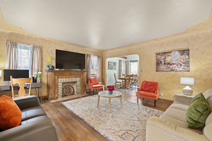 Large House With Private Hot Tub & Washer/dryer - Billings, MT