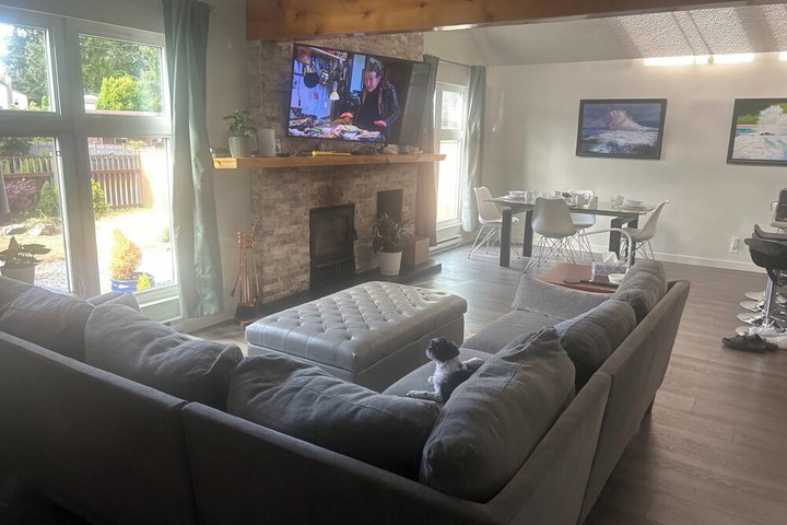 Pet Friendly 3 Bdrmhome In Sooke Core W/rv Hookup-minutes To Marinas & Trails - Sooke