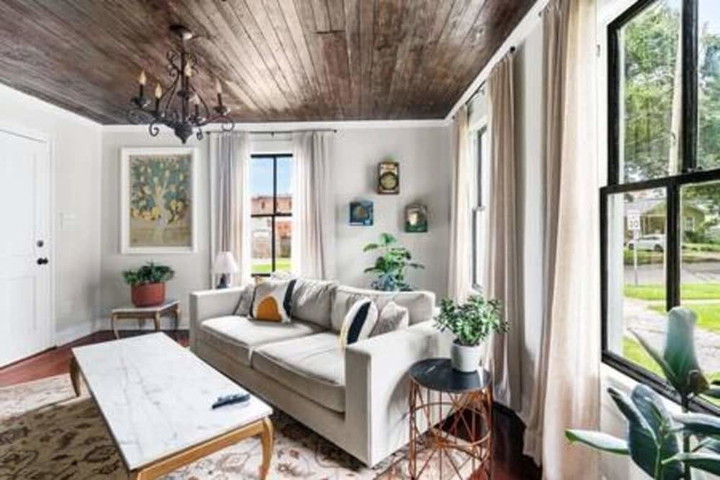 Downtown Mobile: Pet Friendly + 5m Walk - Alabama