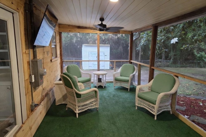 The Good Life Lodge - Columbia, SC