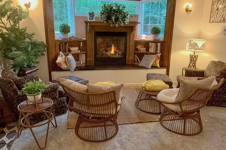 Lake George Resort-like Home! Pool, Minutes Walk To Lake, Close To All! - Glens Falls, NY
