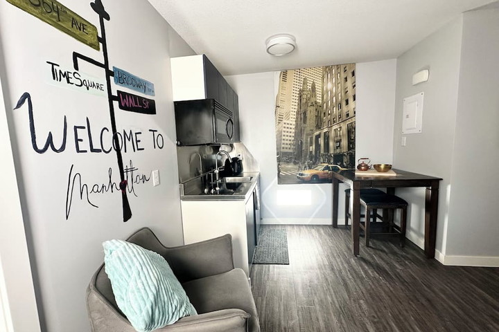 Private/ Pet-friendly Themed Suite With Kitchenette! Fast Wi-fi, Central - Alberta