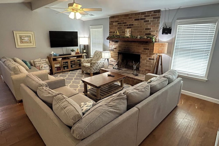 Peaceful Beaufort Single Story Ranch W/ Pond View - 3br/2ba/8 Beds. Sleeps Many! - Beaufort, SC
