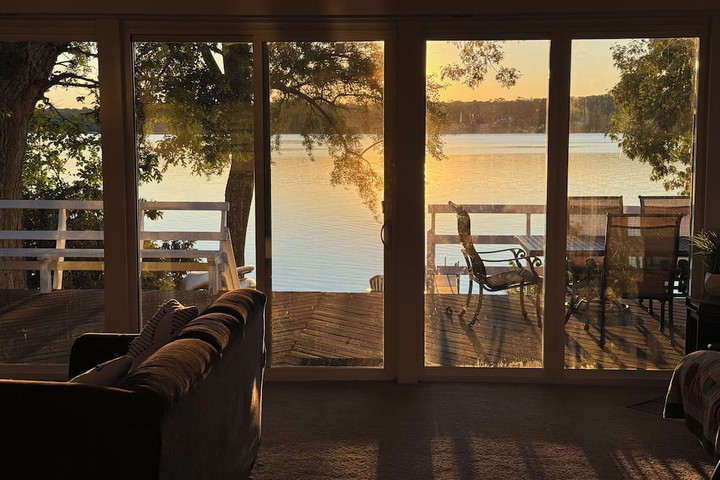 Cozy Lakefront Home - 278 Five Star Reviews - Kayaks, Sunsets & Panoramic Views - Newburgh, NY