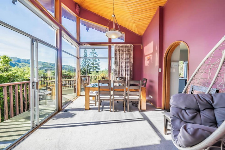 Eclectic 70s Mansion - Wellington, New Zealand