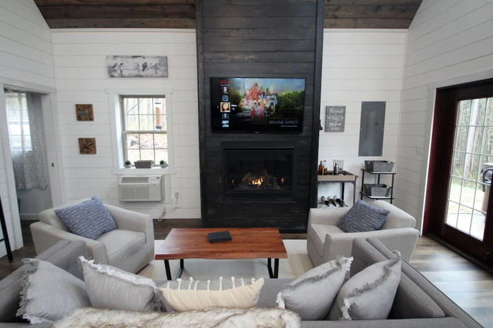 Exceptionally Private Rustic Luxury Cabin Adjacent To 16,000 Acres Of Gamelands - Farmington, PA