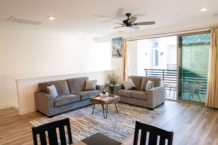 Modern 3-bedroom 2-bath Townhome, Perfectly Balancing Comfort And Accessibility. - Fresno, CA