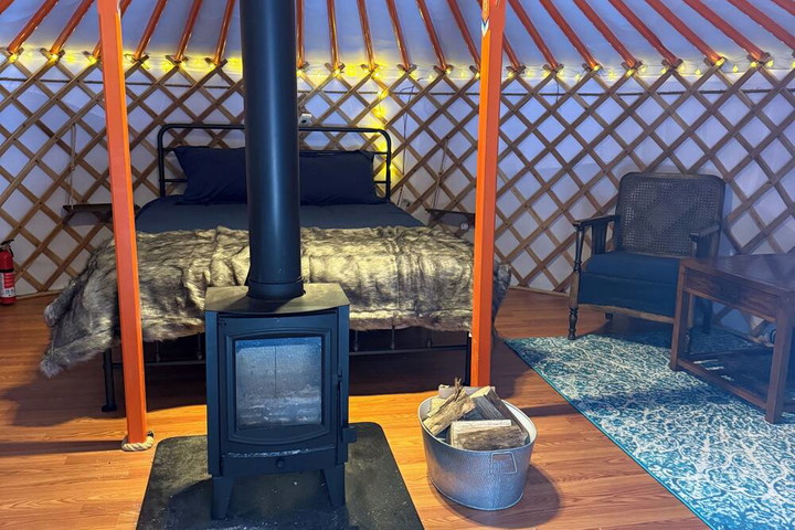 Off-grid Mongolian Yurt On Vermont Sheep Farm - Vermont