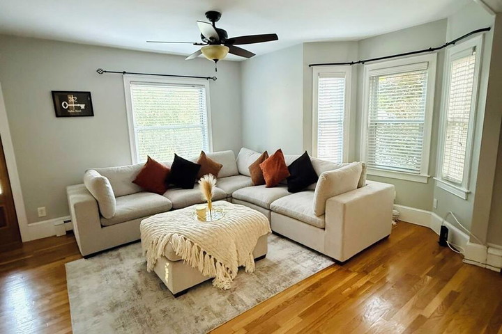 A Charming House With Private Pool & Bbq Area - Lowell, MA